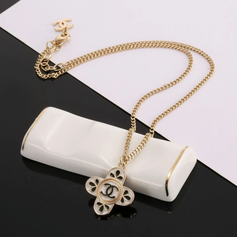Top mirror Chanel Necklaces
