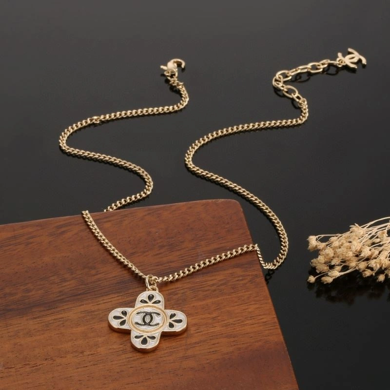 Top mirror Chanel Necklaces