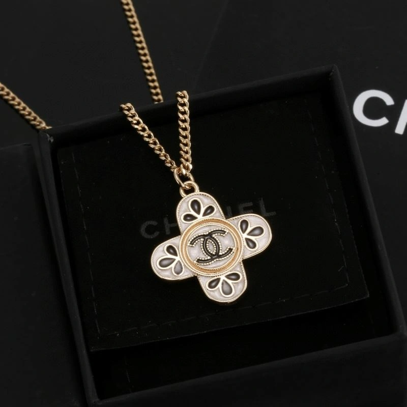 Top mirror Chanel Necklaces