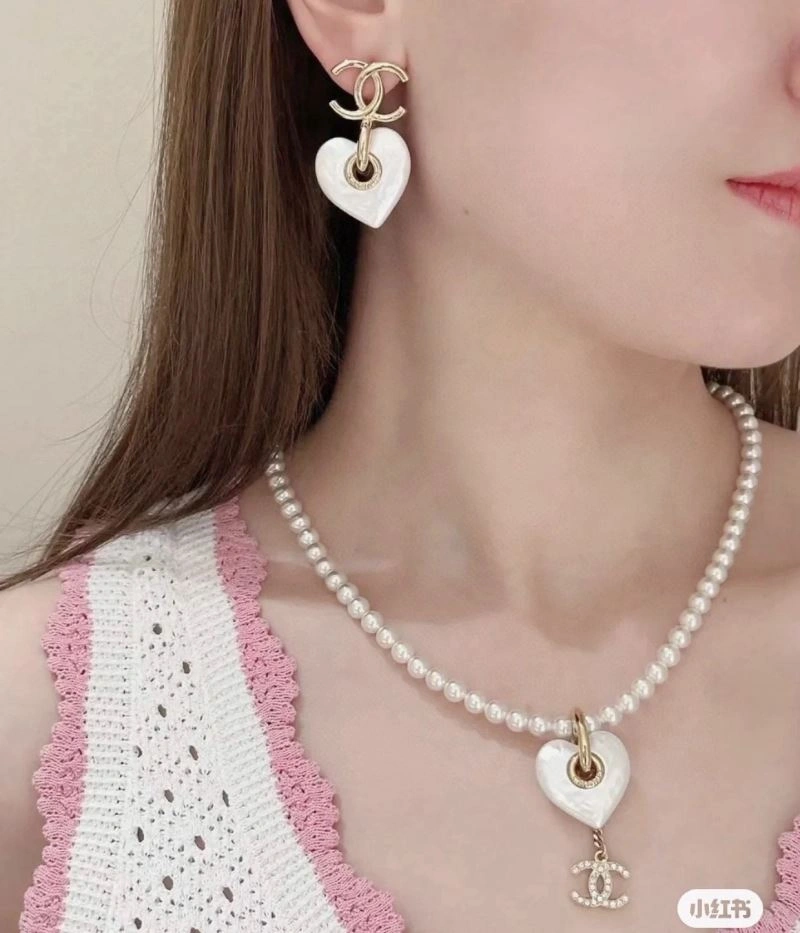 Value-priced Chanel Necklaces