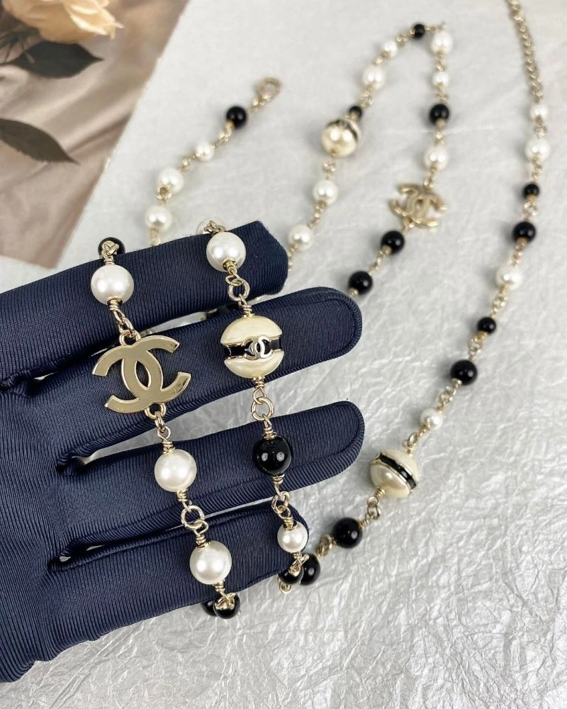 Top mirror Chanel Necklaces