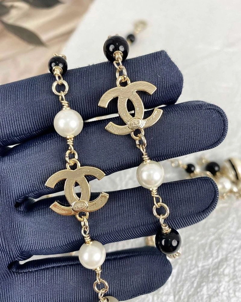 Top mirror Chanel Necklaces