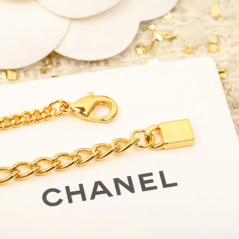 Top mirror Chanel Necklaces