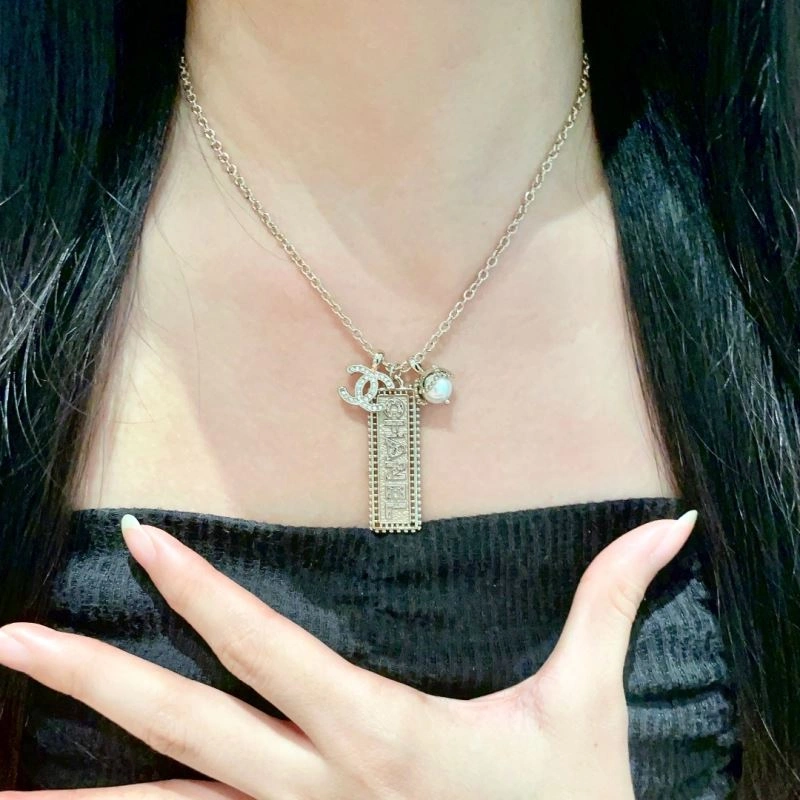 Low-cost Chanel Necklaces
