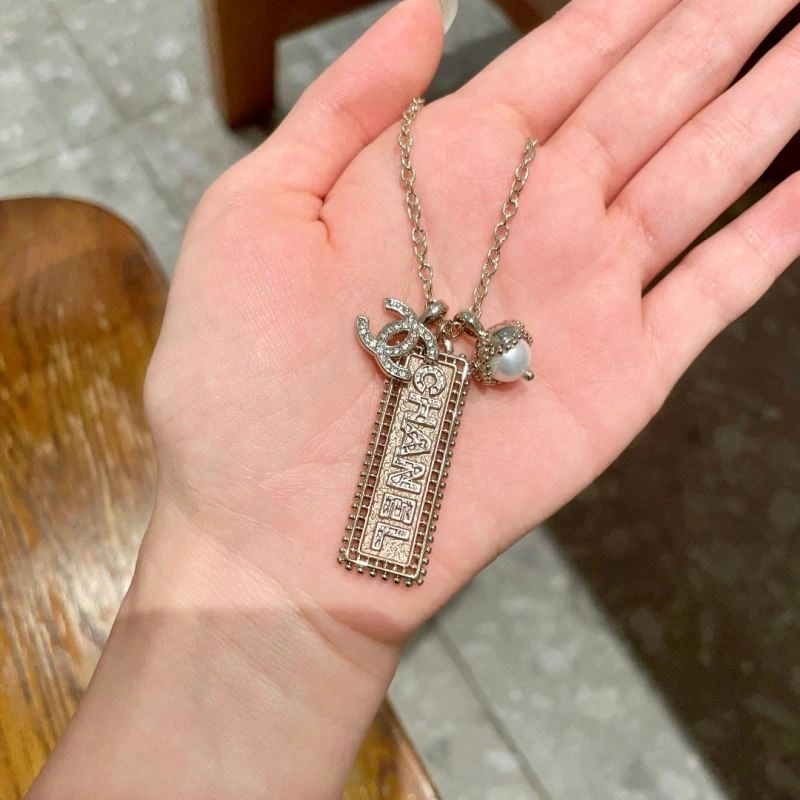 Low-cost Chanel Necklaces