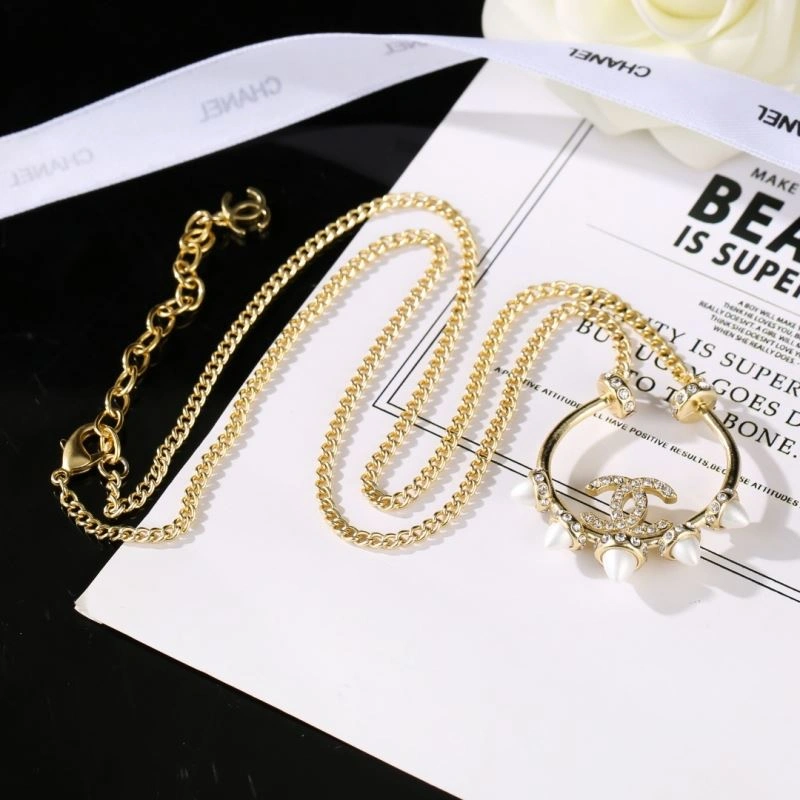 Top mirror Chanel Necklaces