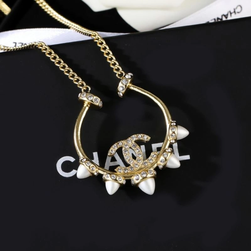 Top mirror Chanel Necklaces