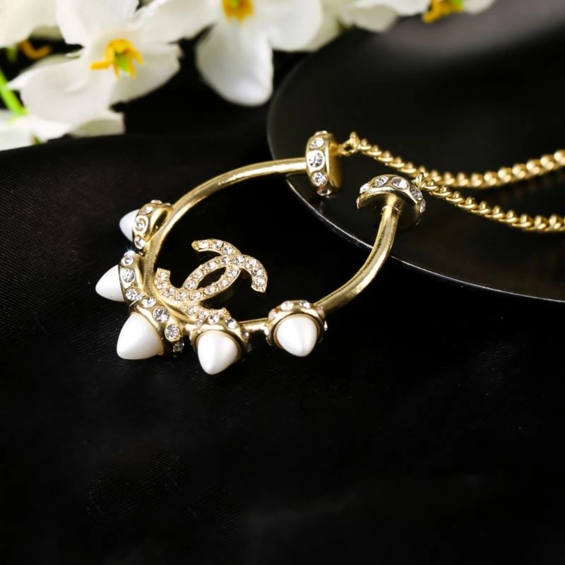 Top mirror Chanel Necklaces