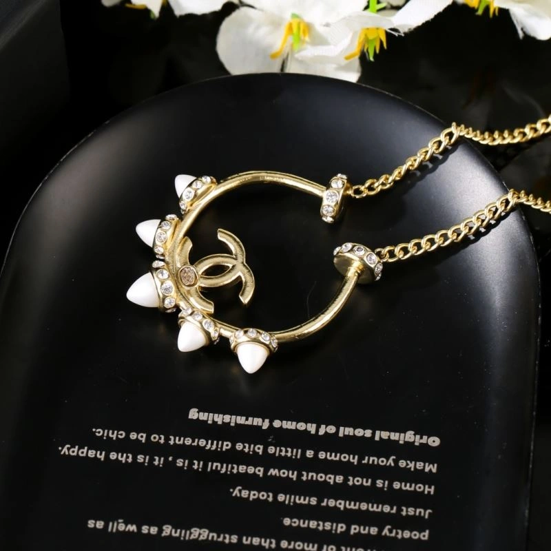 Top mirror Chanel Necklaces