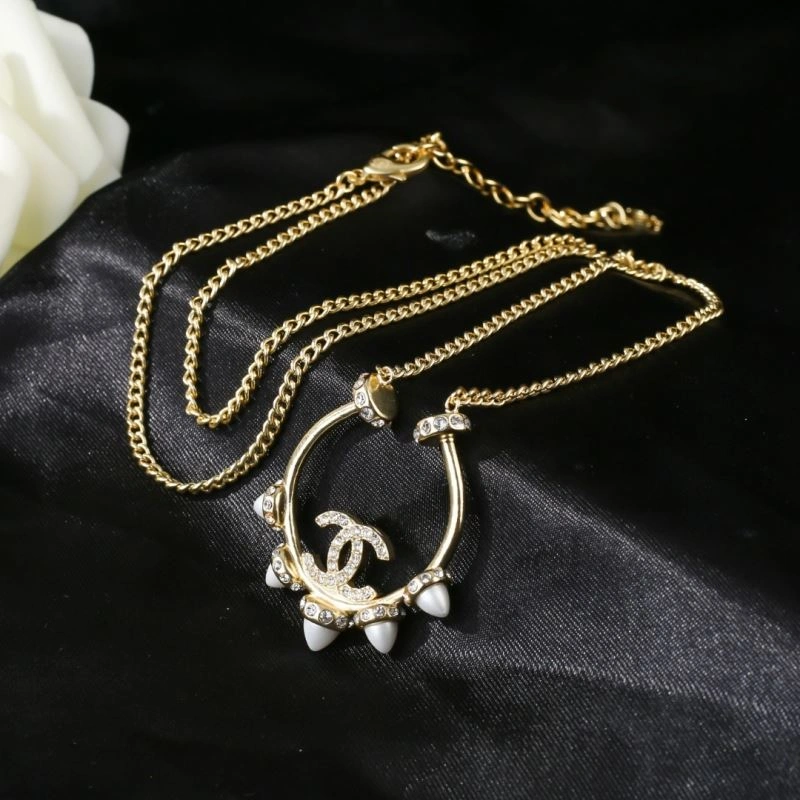 Top mirror Chanel Necklaces