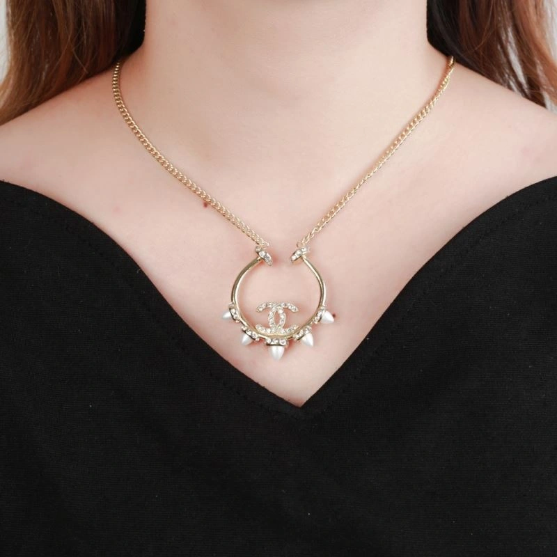 Top mirror Chanel Necklaces
