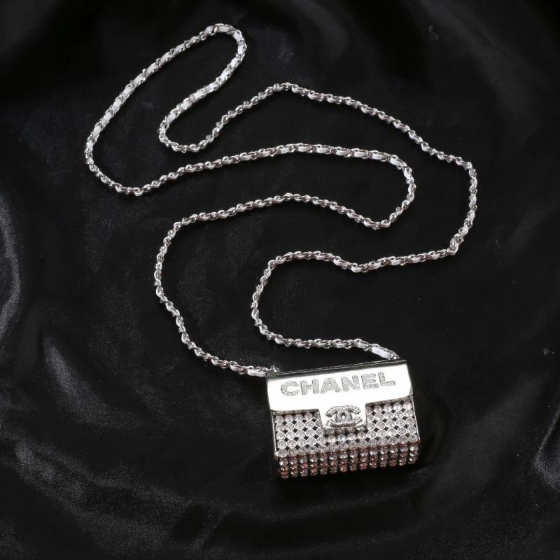 Top mirror Chanel Necklaces