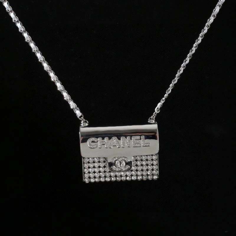 Top mirror Chanel Necklaces