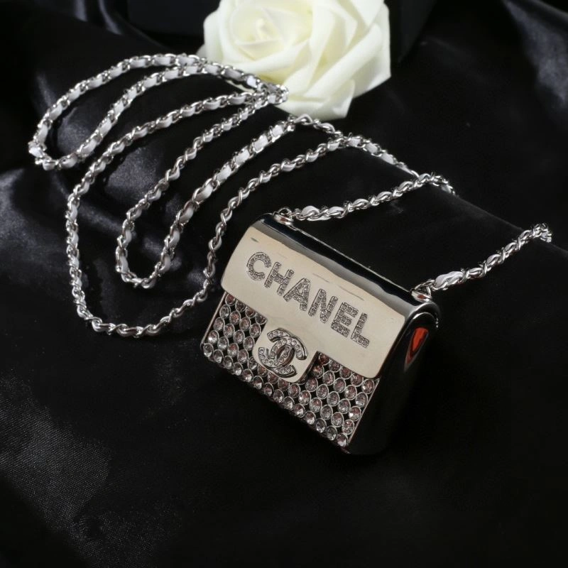 Top mirror Chanel Necklaces