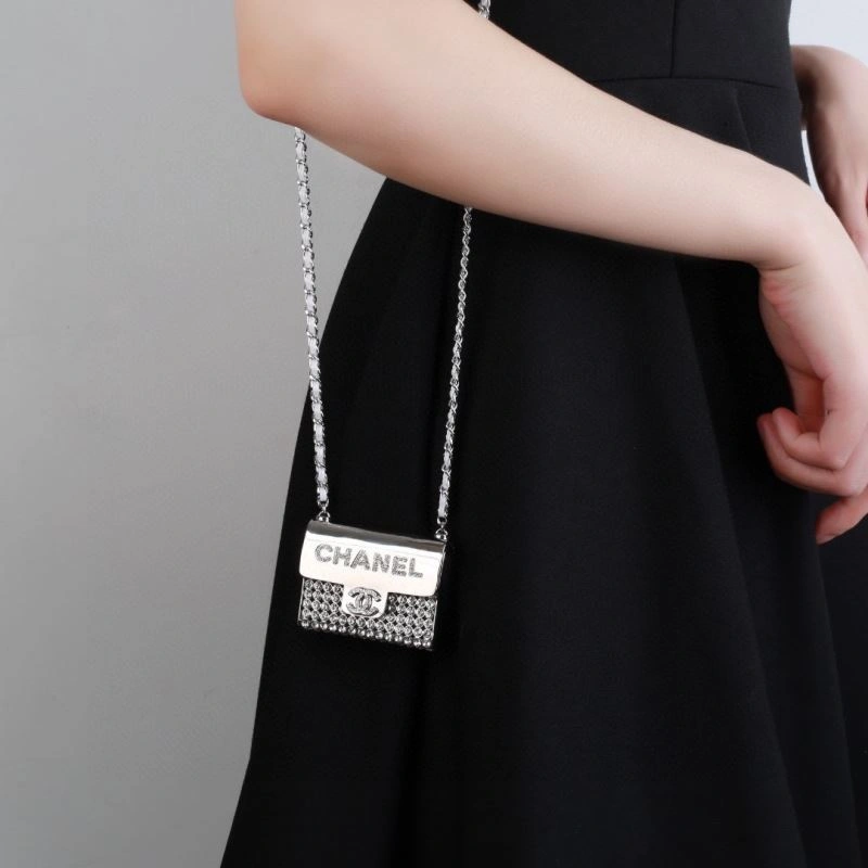 Top mirror Chanel Necklaces