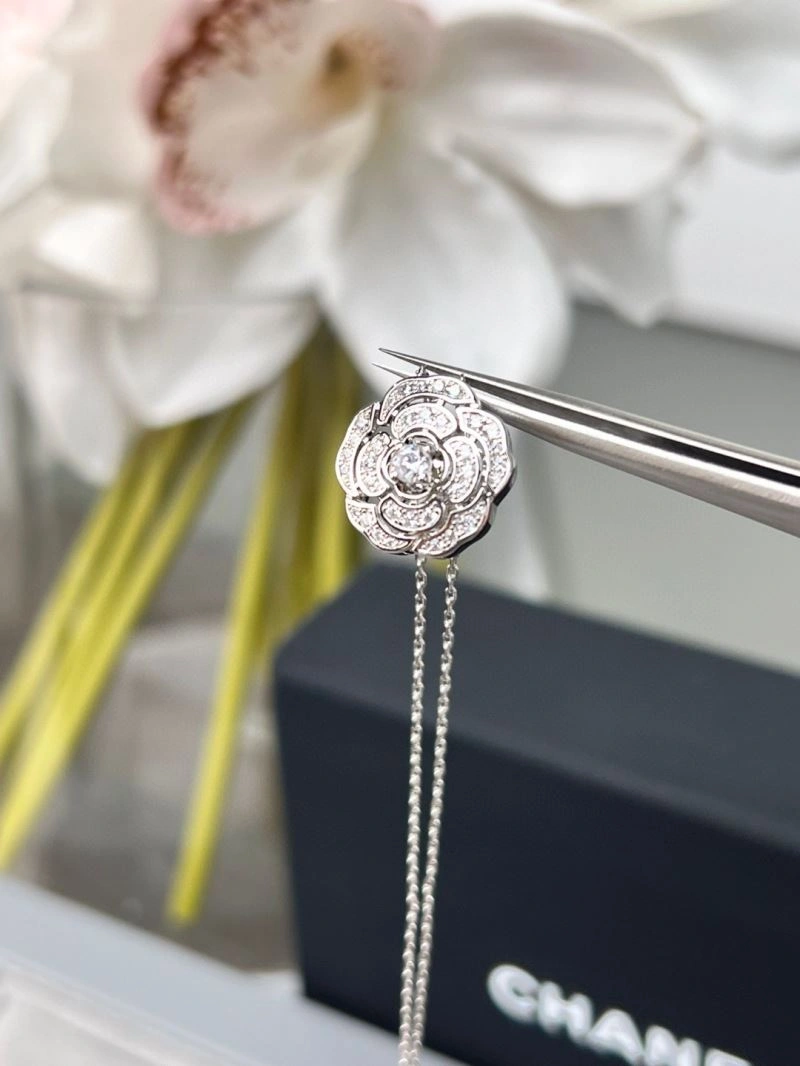 Cut-rate Chanel Necklaces