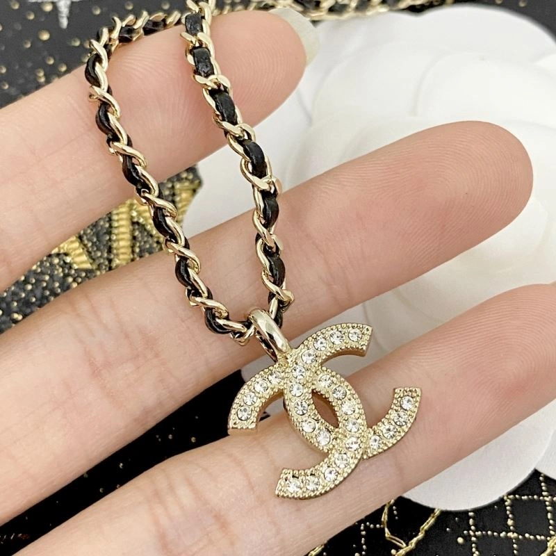 Top match Chanel Necklaces