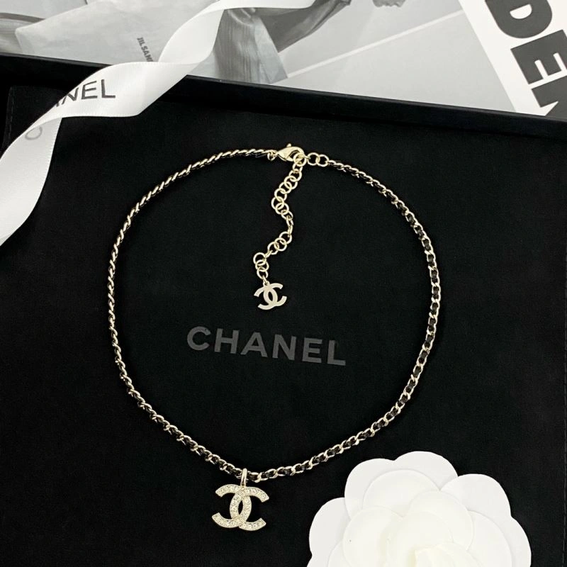Top match Chanel Necklaces