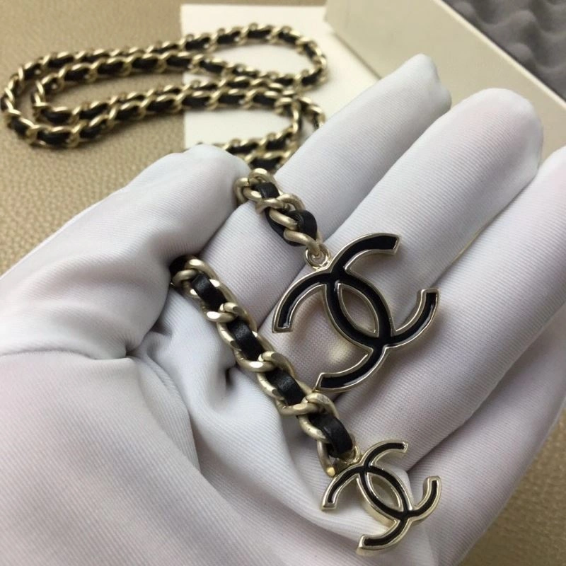 Top mirror Chanel Necklaces