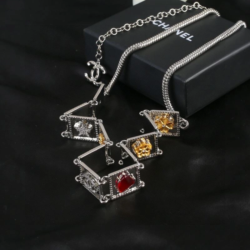 Top mirror Chanel Necklaces