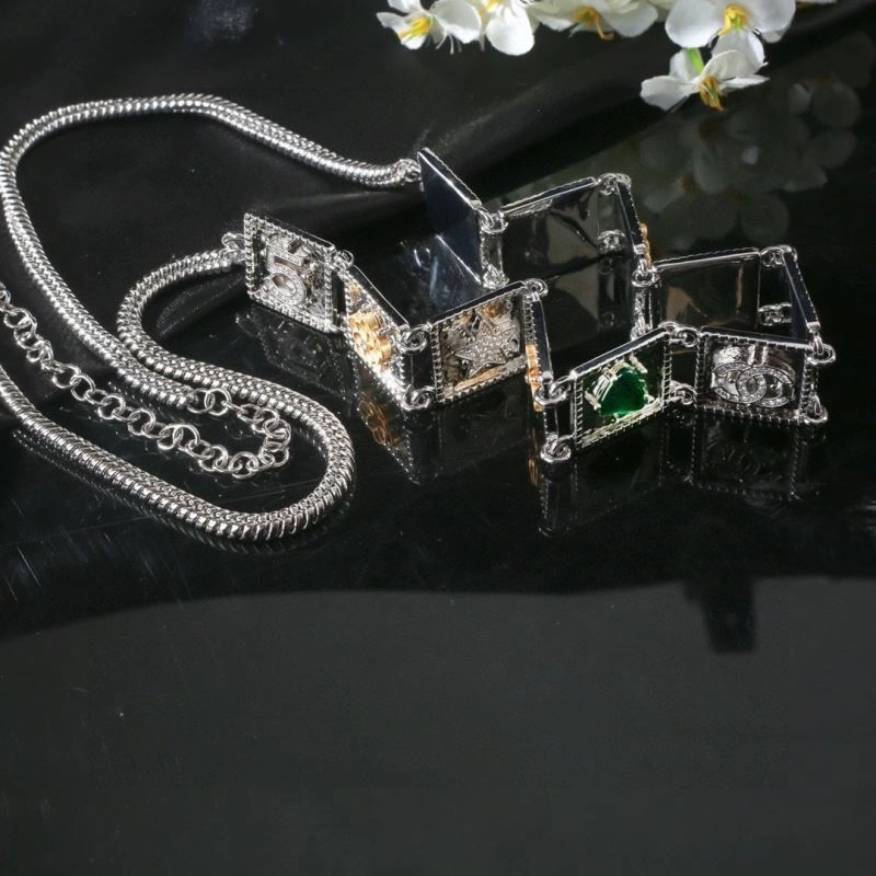 Top mirror Chanel Necklaces