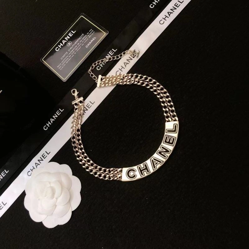 Top match Chanel Necklaces