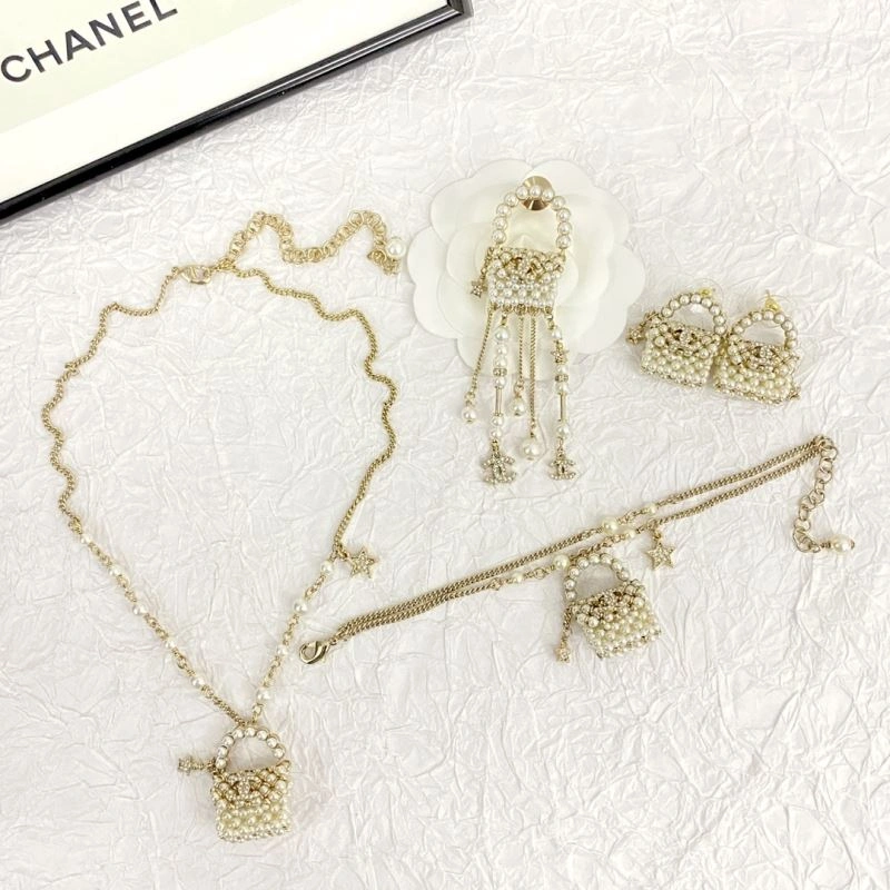 Accurate model Chanel Necklaces