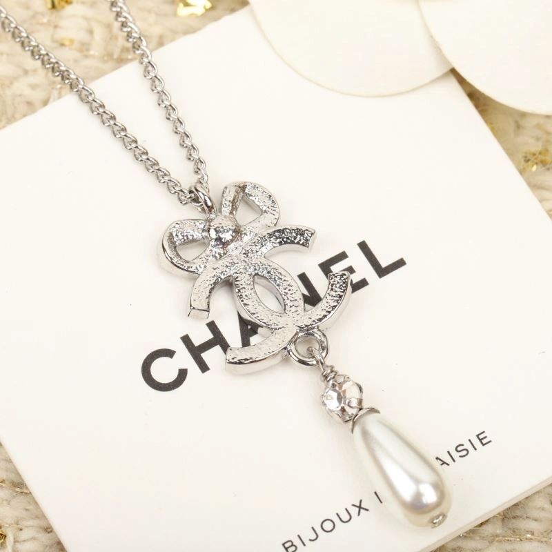 Bargain Chanel Necklaces