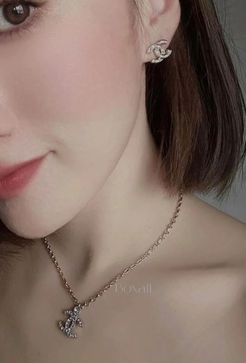 Indistinguishable Chanel Necklaces