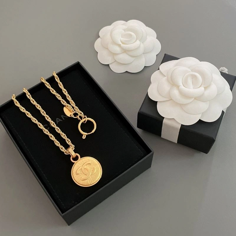 Bargain Chanel Necklaces