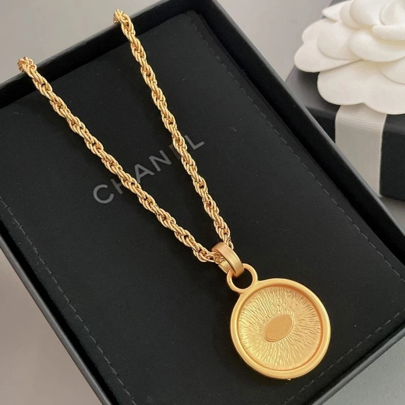 Bargain Chanel Necklaces