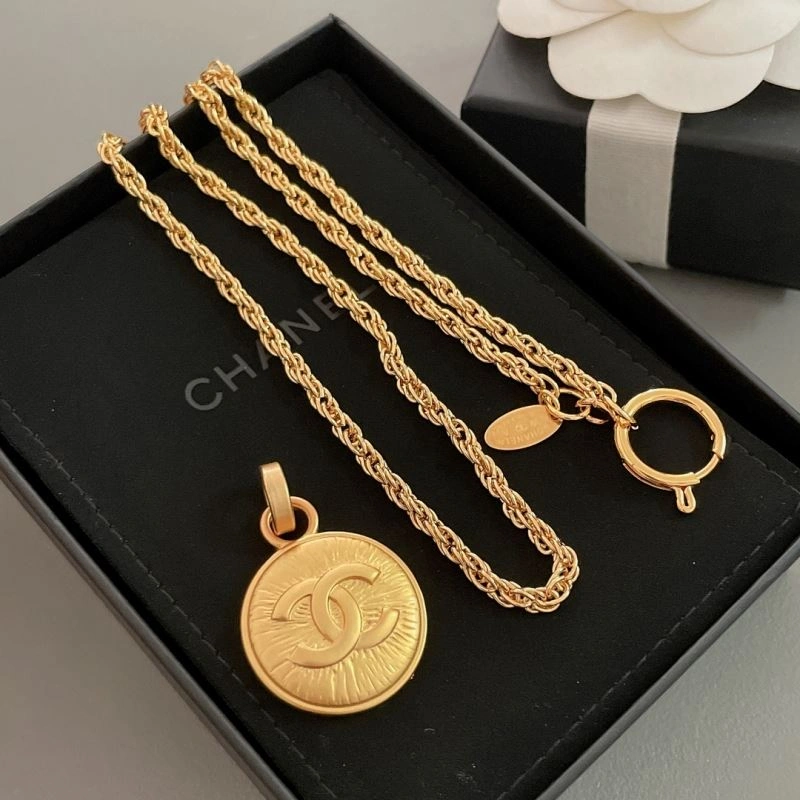 Bargain Chanel Necklaces