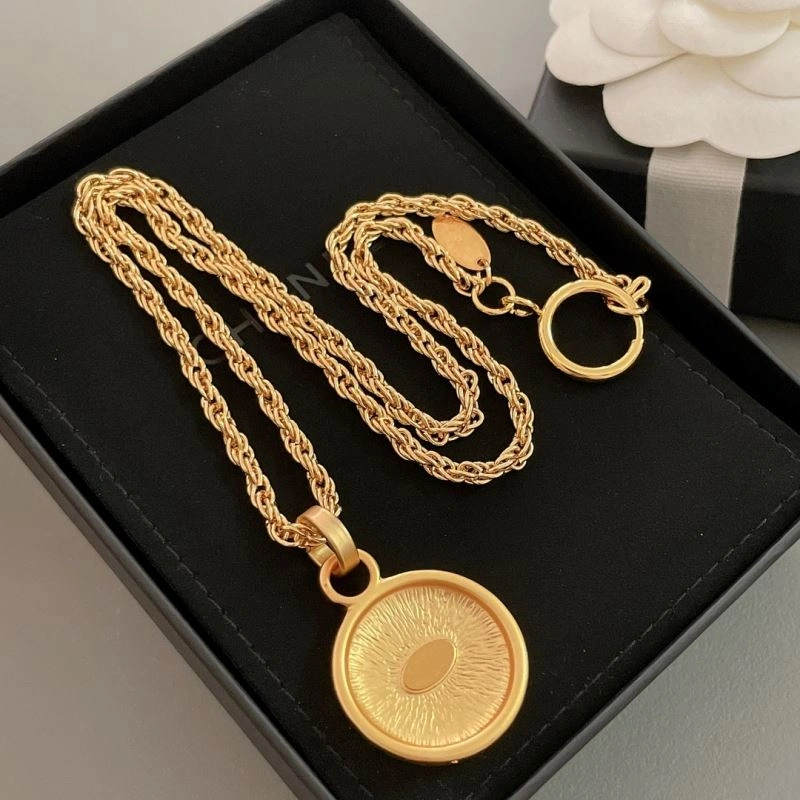 Bargain Chanel Necklaces