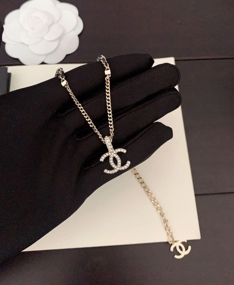 Top match Chanel Necklaces