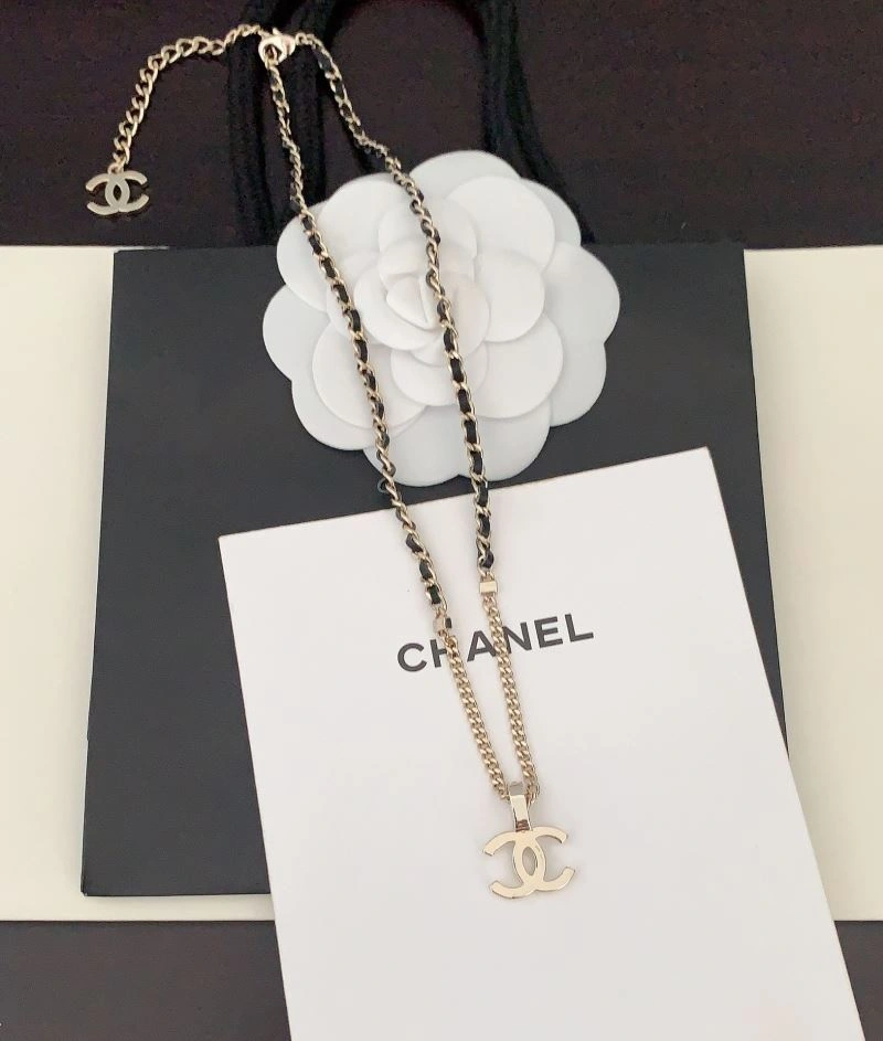 Top match Chanel Necklaces