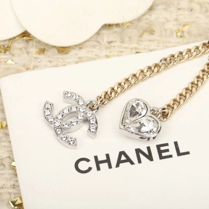 Top mirror Chanel Necklaces
