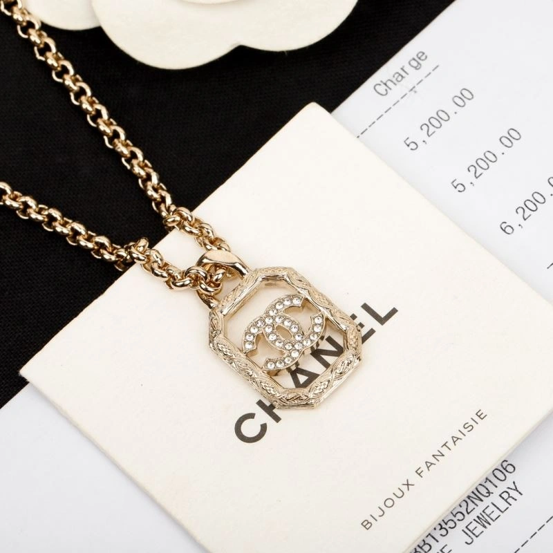 Top match Chanel Necklaces