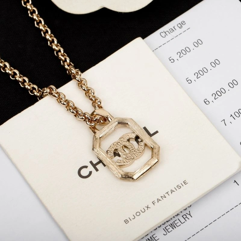 Top match Chanel Necklaces
