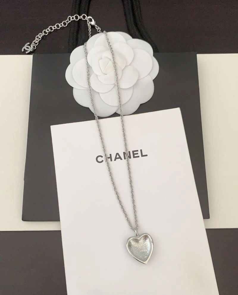 Cut-rate Chanel Necklaces