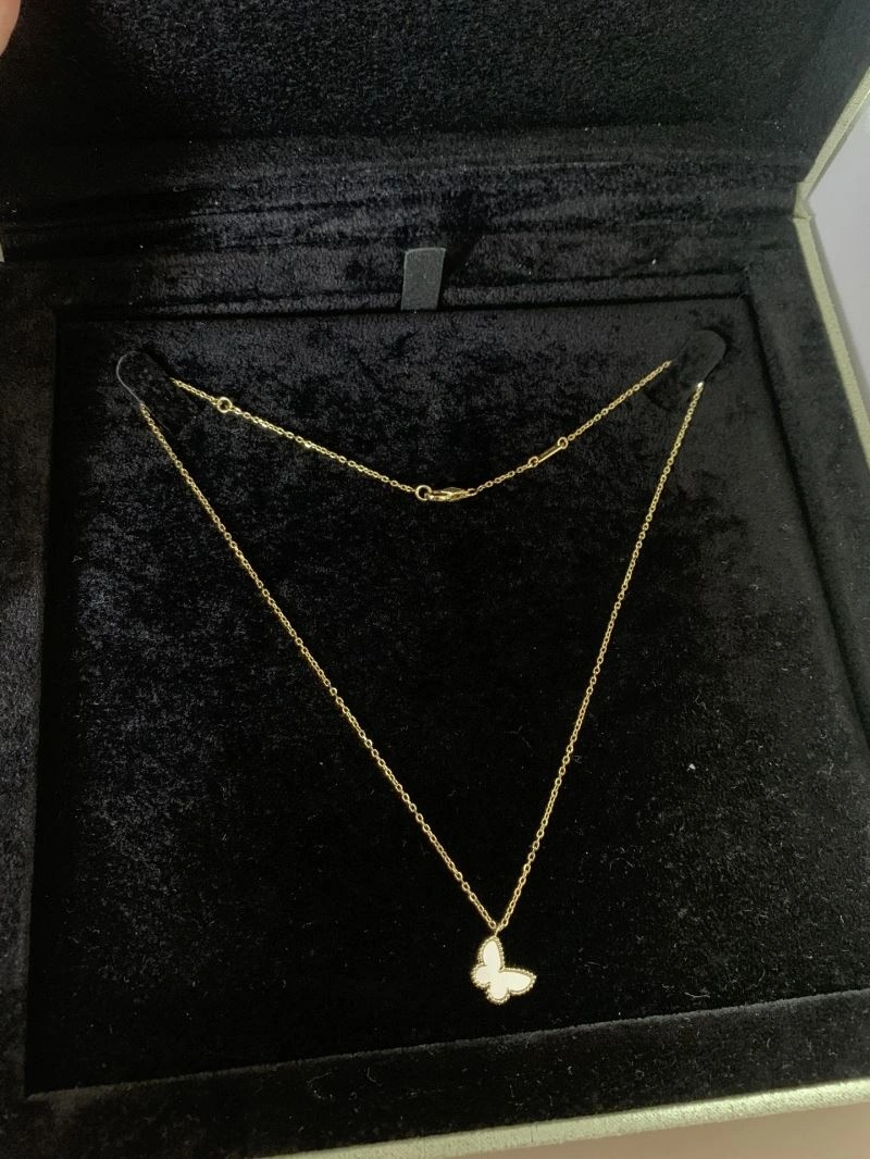 Top mirror Chanel Necklaces