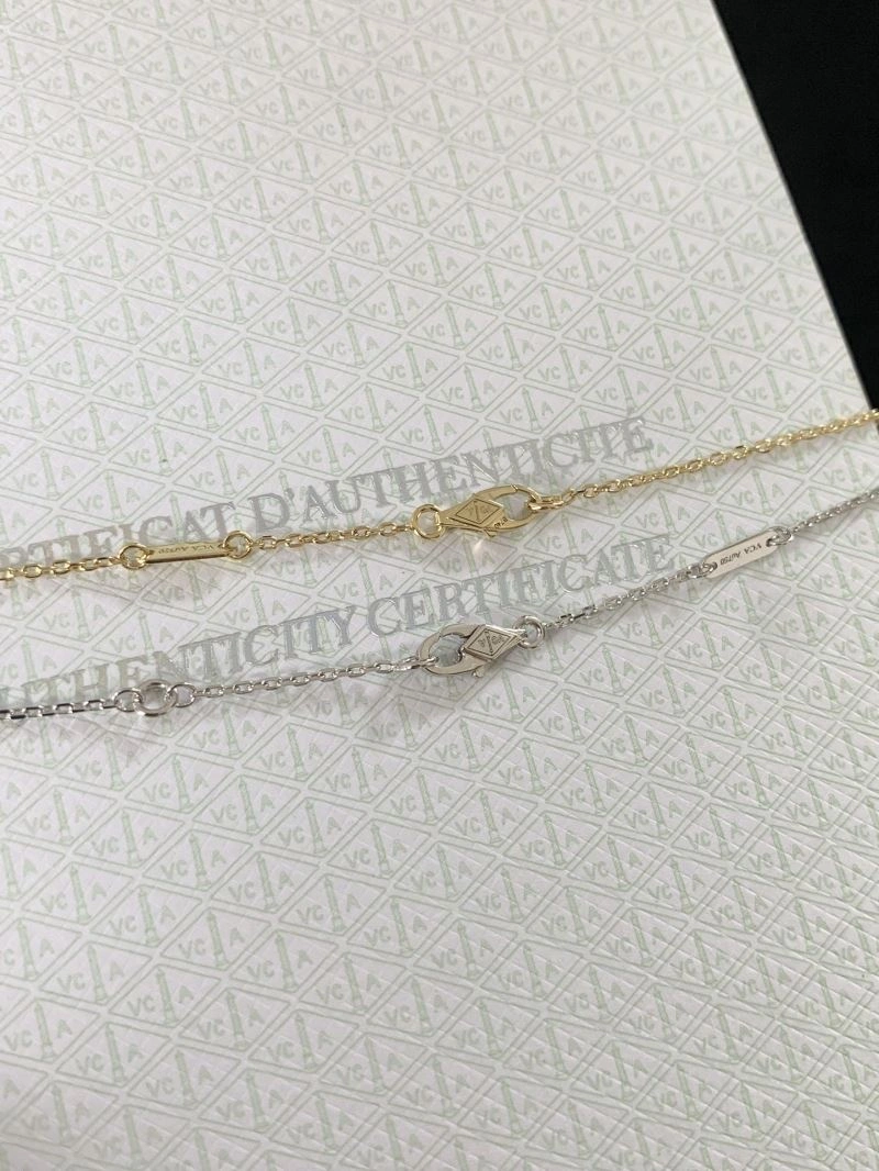 Top mirror Chanel Necklaces