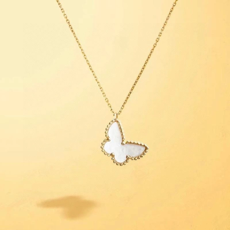 Top mirror Chanel Necklaces