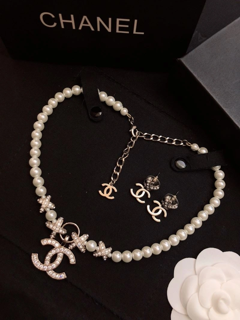 Bargain Chanel Necklaces