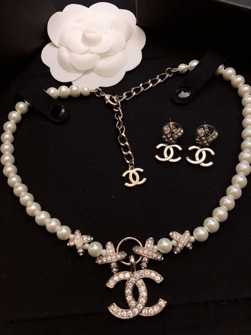 Bargain Chanel Necklaces