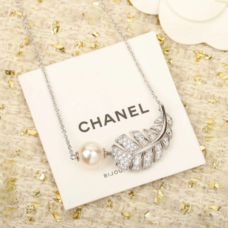 Bargain Chanel Necklaces