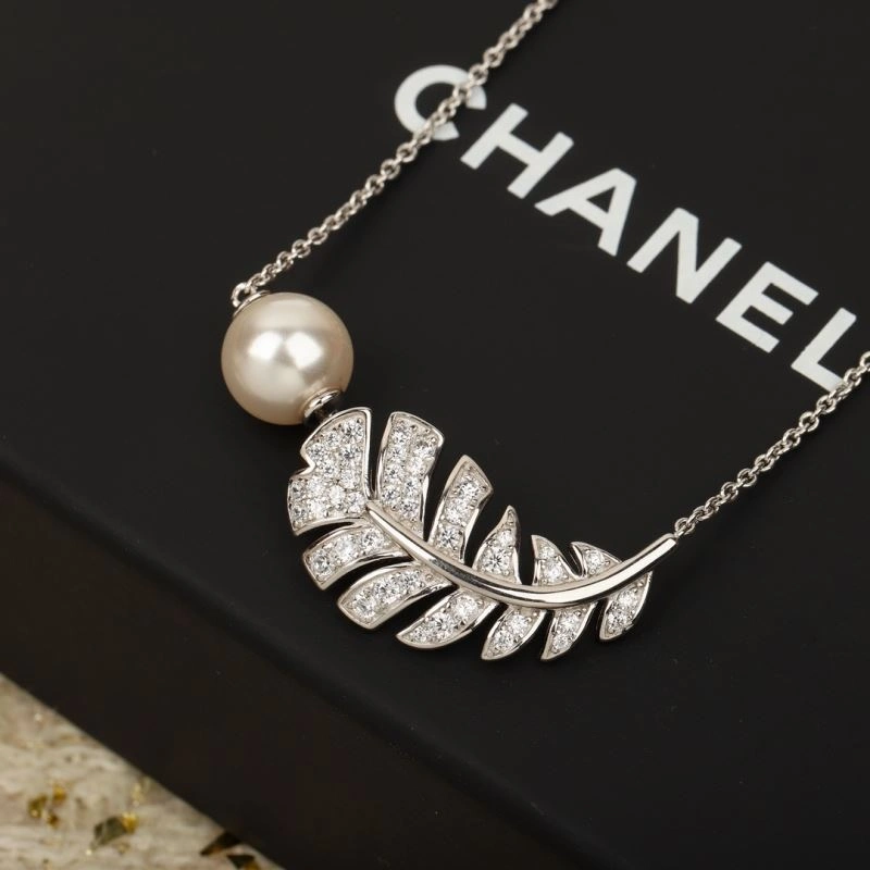 Bargain Chanel Necklaces