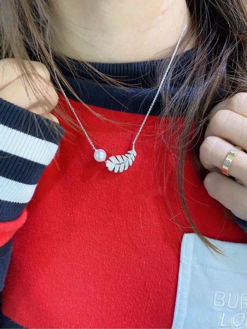Bargain Chanel Necklaces