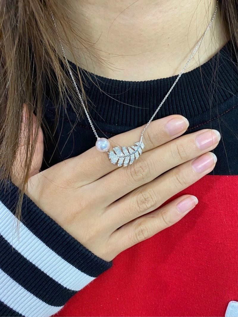 Bargain Chanel Necklaces