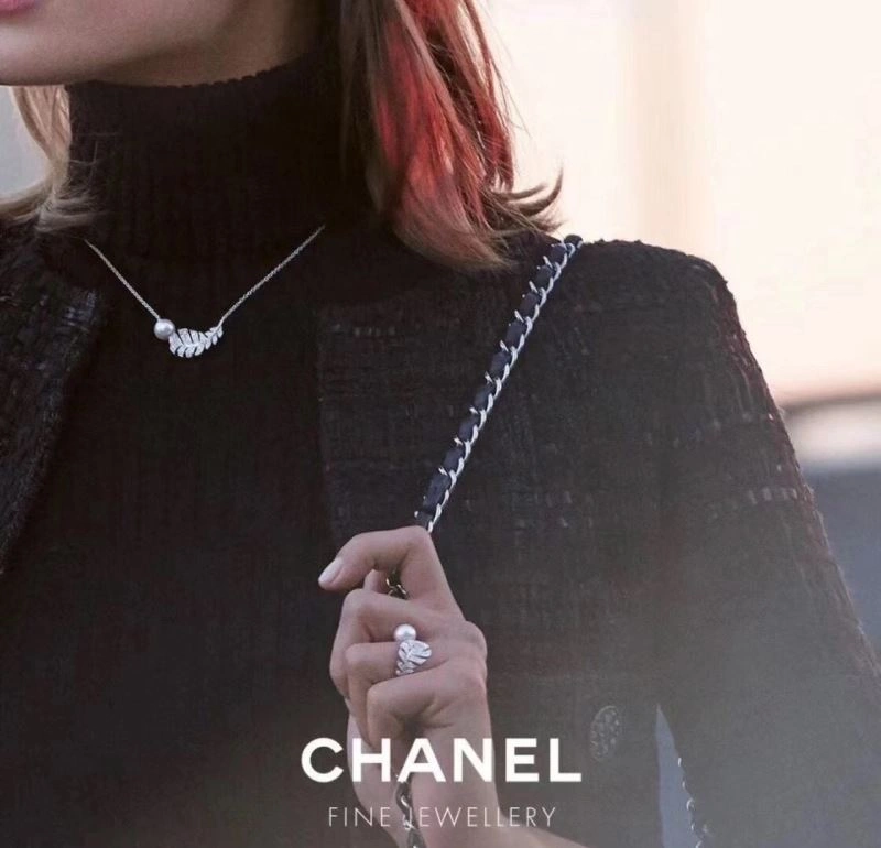 Bargain Chanel Necklaces