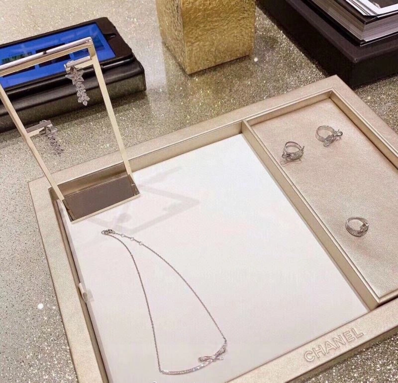 Top mirror Chanel Necklaces